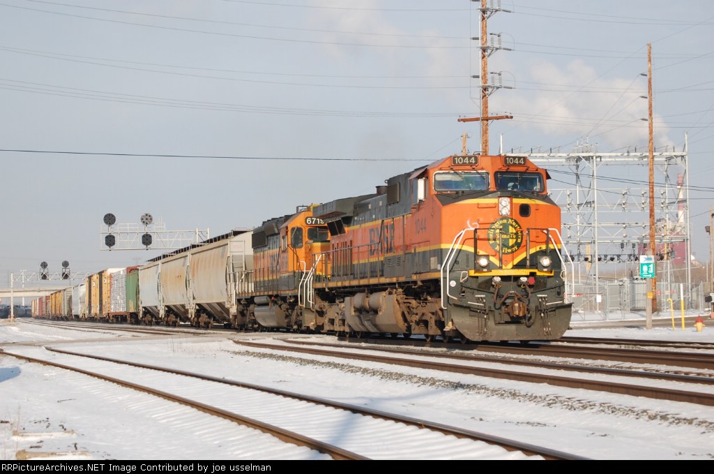 BNSF 1044